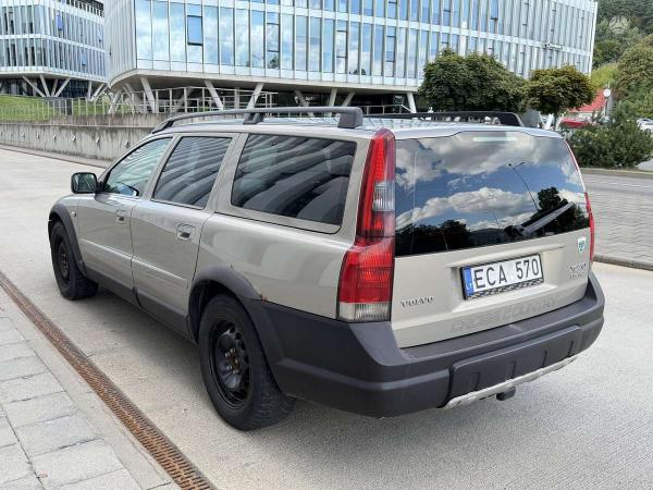 Brūns Volvo XC70 2003 Viļņa, ar dzinēja tilpumu 2.40 L un nobraukumu 330 tūkst. km par 1100 €, foto 4 vietnē AUTOMOTO.COM.LV