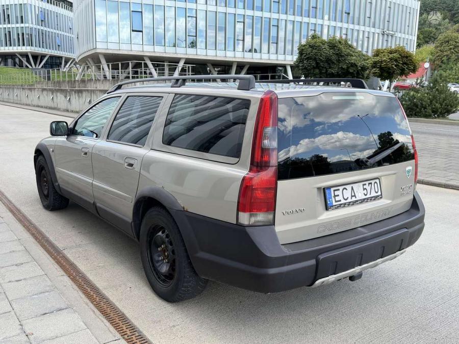 Brūns Volvo XC70 2003 Viļņa, ar dzinēja tilpumu 2.40 L un nobraukumu 330 tūkst. km par 1100 €, foto 4 vietnē AUTOMOTO.COM.LV