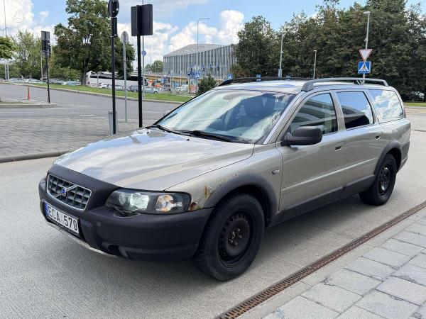 Brūns Volvo XC70 2003 Viļņa, ar dzinēja tilpumu 2.40 L un nobraukumu 330 tūkst. km par 1100 €, foto 5 vietnē AUTOMOTO.COM.LV