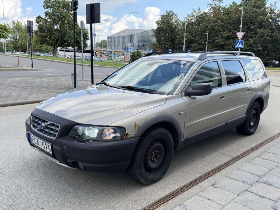 Brūns Volvo XC70 2003 Viļņa, ar dzinēja tilpumu 2.40 L un nobraukumu 330 tūkst. km par 1100 €, foto 5 vietnē AUTOMOTO.COM.LV