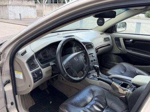 Brūns Volvo XC70 2003 Viļņa, ar dzinēja tilpumu 2.40 L un nobraukumu 330 tūkst. km par 1100 €, foto 6 vietnē AUTOMOTO.COM.LV