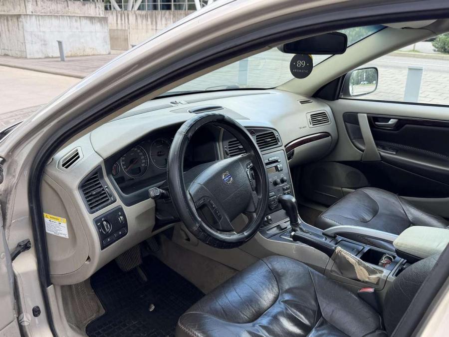 Brūns Volvo XC70 2003 Viļņa, ar dzinēja tilpumu 2.40 L un nobraukumu 330 tūkst. km par 1100 €, foto 6 vietnē AUTOMOTO.COM.LV