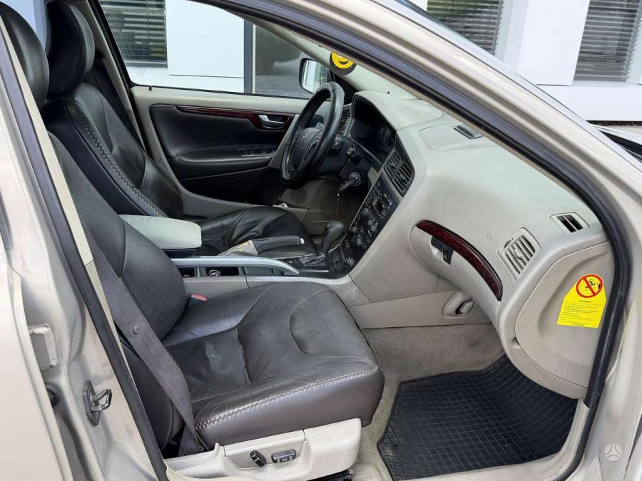 Brūns Volvo XC70 2003 Viļņa, ar dzinēja tilpumu 2.40 L un nobraukumu 330 tūkst. km par 1100 €, foto 7 vietnē AUTOMOTO.COM.LV
