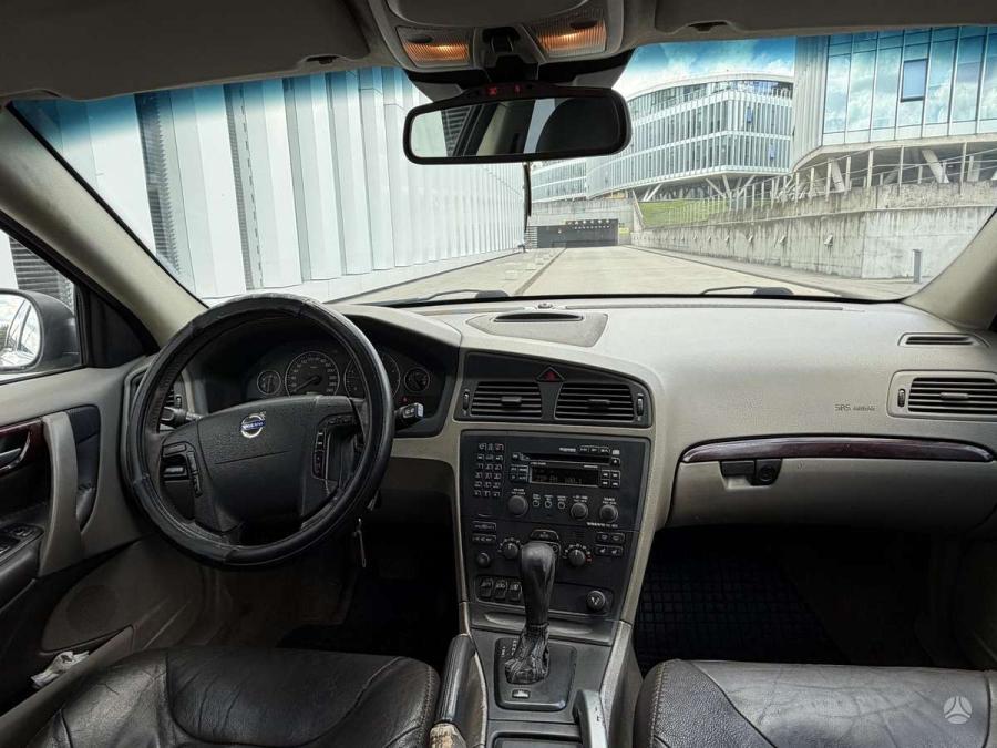 Brūns Volvo XC70 2003 Viļņa, ar dzinēja tilpumu 2.40 L un nobraukumu 330 tūkst. km par 1100 €, foto 8 vietnē AUTOMOTO.COM.LV