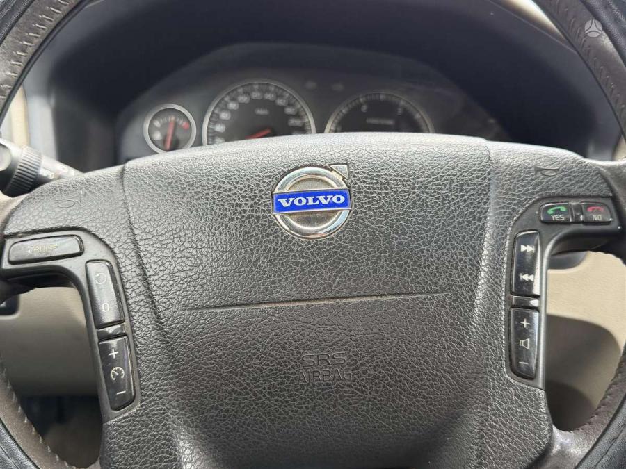 Brūns Volvo XC70 2003 Viļņa, ar dzinēja tilpumu 2.40 L un nobraukumu 330 tūkst. km par 1100 €, foto 10 vietnē AUTOMOTO.COM.LV