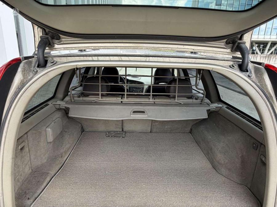 Brūns Volvo XC70 2003 Viļņa, ar dzinēja tilpumu 2.40 L un nobraukumu 330 tūkst. km par 1100 €, foto 11 vietnē AUTOMOTO.COM.LV