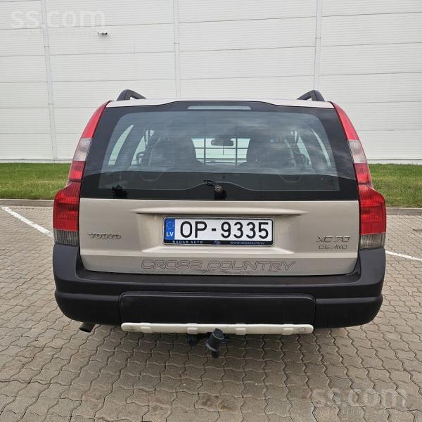 Volvo XC70 2003 RÄ«ga vietnÄ BrÅ«ns Volvo XC70 2003 RÄ«ga, ar dzinÄja tilpumu 2.40 L un nobraukumu 345 tÅ«kst. km par 2640 ā¬, foto 6 vietnÄ AUTOMOTO.COM.LV
