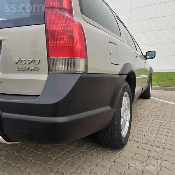 Volvo XC70 2003 RÄ«ga vietnÄ BrÅ«ns Volvo XC70 2003 RÄ«ga, ar dzinÄja tilpumu 2.40 L un nobraukumu 345 tÅ«kst. km par 2640 ā¬, foto 9 vietnÄ AUTOMOTO.COM.LV