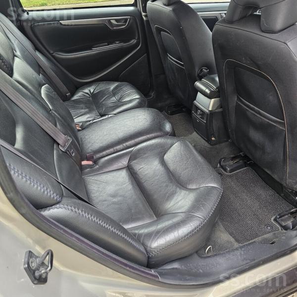 Volvo XC70 2003 RÄ«ga vietnÄ BrÅ«ns Volvo XC70 2003 RÄ«ga, ar dzinÄja tilpumu 2.40 L un nobraukumu 345 tÅ«kst. km par 2640 ā¬, foto 11 vietnÄ AUTOMOTO.COM.LV
