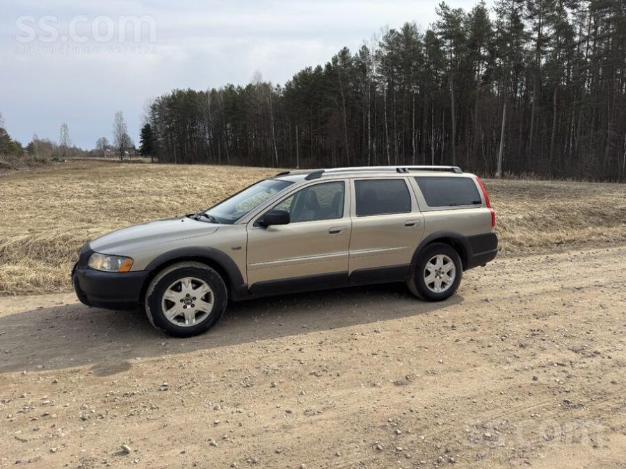 Brūns Volvo XC70 2004 Valmiera, ar dzinēja tilpumu 2.40 L un nobraukumu 400 tūkst. km par 2700 €, foto 1 vietnē AUTOMOTO.COM.LV