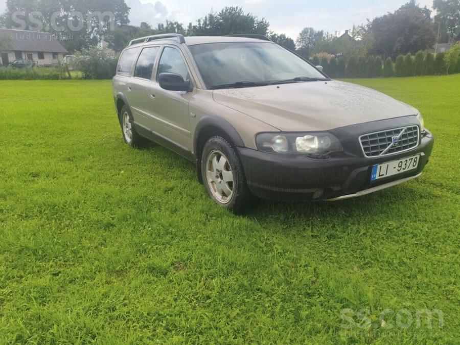 Brown Volvo XC70 2004 in Valmiera, with an engine capacity of 2.50 L and mileage of 553 thousand km for 2500 €, photo 1 on AUTOMOTO.COM.LV