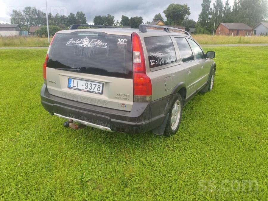 Brown Volvo XC70 2004 in Valmiera, with an engine capacity of 2.50 L and mileage of 553 thousand km for 2500 €, photo 4 on AUTOMOTO.COM.LV