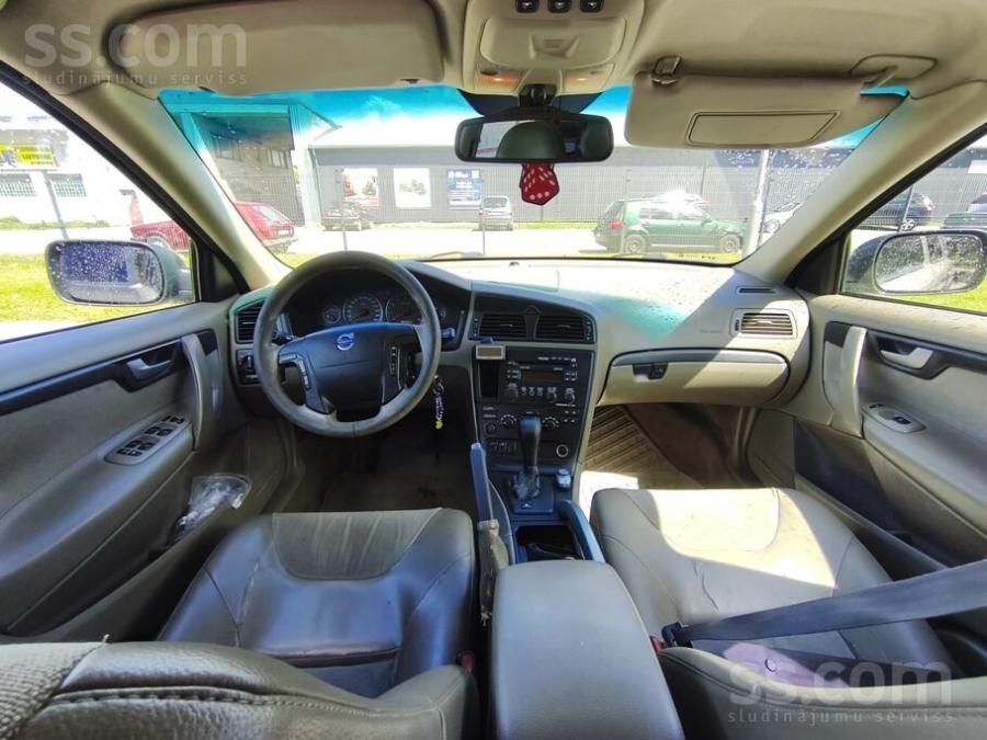 Brown Volvo XC70 2004 in Valmiera, with an engine capacity of 2.50 L and mileage of 553 thousand km for 2500 €, photo 6 on AUTOMOTO.COM.LV