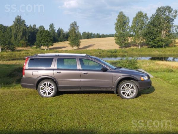 Brūns Volvo XC70 2004 Kuldīga, ar dzinēja tilpumu 2.40 L un nobraukumu 290 tūkst. km par 4700 €, foto 1 vietnē AUTOMOTO.COM.LV