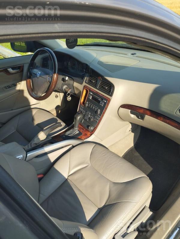 Brūns Volvo XC70 2004 Kuldīga, ar dzinēja tilpumu 2.40 L un nobraukumu 290 tūkst. km par 4700 €, foto 3 vietnē AUTOMOTO.COM.LV