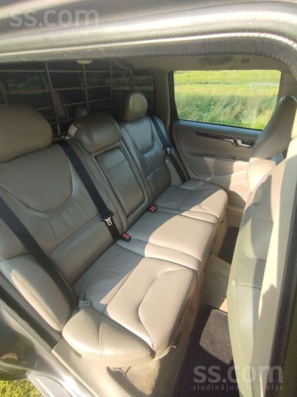 Brūns Volvo XC70 2004 Kuldīga, ar dzinēja tilpumu 2.40 L un nobraukumu 290 tūkst. km par 4700 €, foto 4 vietnē AUTOMOTO.COM.LV