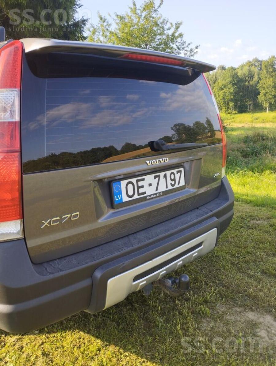 Brown Volvo XC70 2004 in Kuldiga, with an engine capacity of 2.40 L and mileage of 290 thousand km for 4700 €, photo 6 on AUTOMOTO.COM.LV