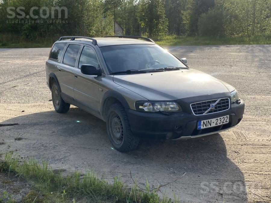 Brown Volvo XC70 2004 in Cesis, with an engine capacity of 2.40 L and mileage of 331 thousand km for 1700 €, photo 1 on AUTOMOTO.COM.LV