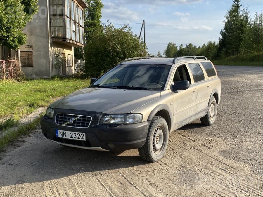 Brown Volvo XC70 2004 in Cesis, with an engine capacity of 2.40 L and mileage of 331 thousand km for 1700 €, photo 3 on AUTOMOTO.COM.LV