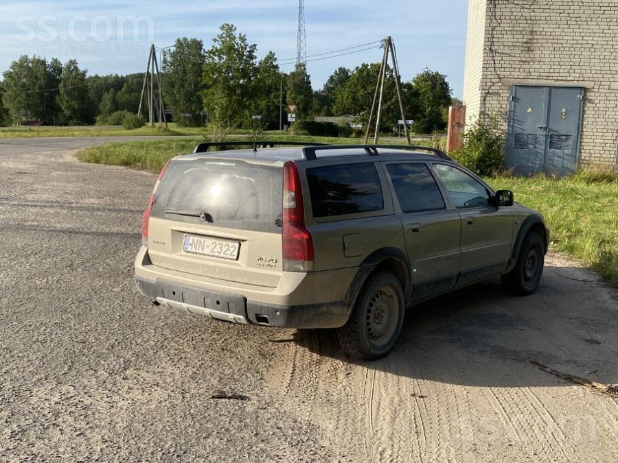 Brown Volvo XC70 2004 in Cesis, with an engine capacity of 2.40 L and mileage of 331 thousand km for 1700 €, photo 4 on AUTOMOTO.COM.LV