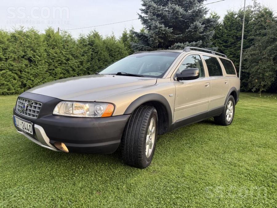 Brūns Volvo XC70 2004 Rīga, ar dzinēja tilpumu 2.40 L un nobraukumu 342 tūkst. km par 4100 €, foto 5 vietnē AUTOMOTO.COM.LV