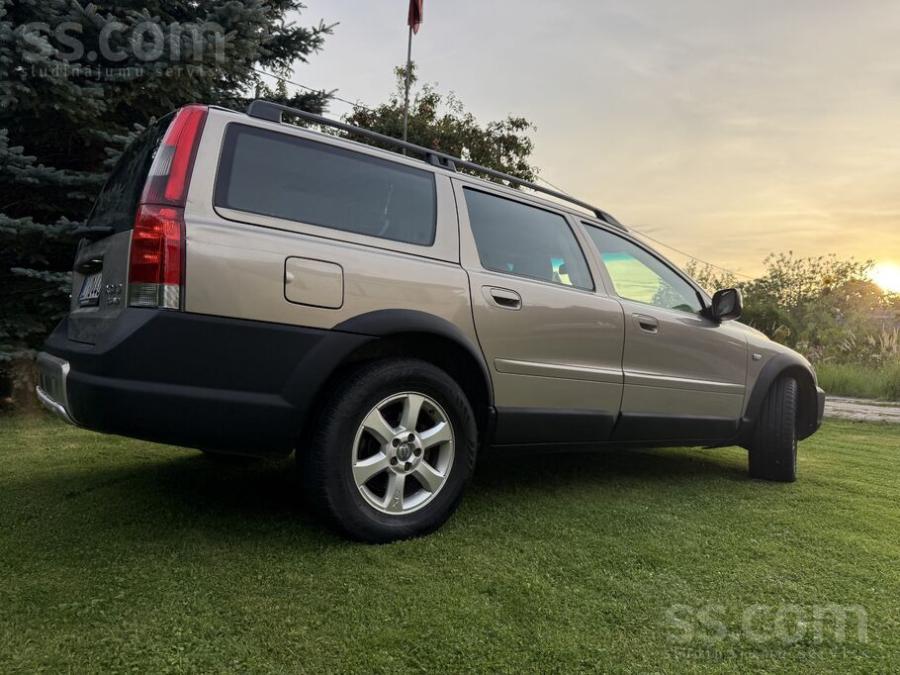 Brūns Volvo XC70 2004 Rīga, ar dzinēja tilpumu 2.40 L un nobraukumu 342 tūkst. km par 4100 €, foto 10 vietnē AUTOMOTO.COM.LV