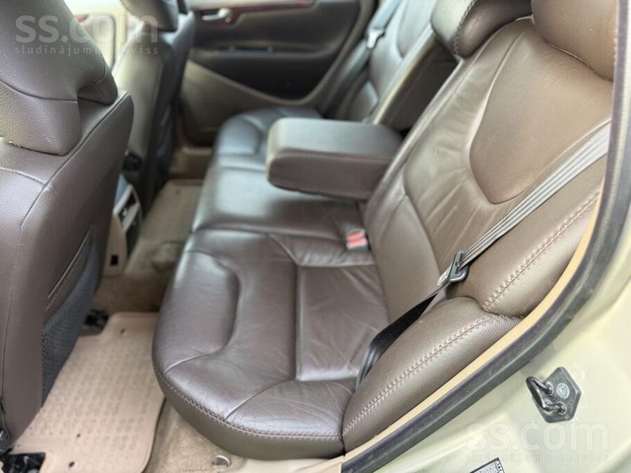 Brūns Volvo XC70 2004 Rīga, ar dzinēja tilpumu 2.40 L un nobraukumu 342 tūkst. km par 4100 €, foto 23 vietnē AUTOMOTO.COM.LV