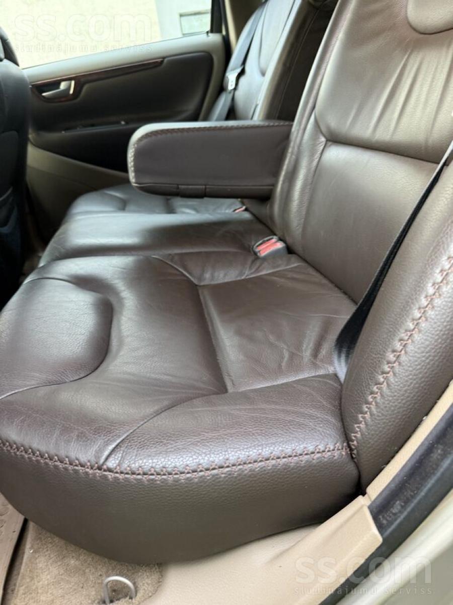 Brūns Volvo XC70 2004 Rīga, ar dzinēja tilpumu 2.40 L un nobraukumu 342 tūkst. km par 4100 €, foto 24 vietnē AUTOMOTO.COM.LV