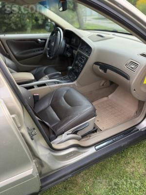 Brūns Volvo XC70 2004 Rīga, ar dzinēja tilpumu 2.40 L un nobraukumu 342 tūkst. km par 4100 €, foto 28 vietnē AUTOMOTO.COM.LV