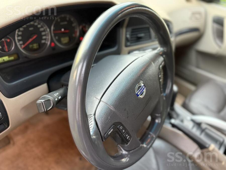 Brūns Volvo XC70 2004 Rīga, ar dzinēja tilpumu 2.40 L un nobraukumu 342 tūkst. km par 4100 €, foto 30 vietnē AUTOMOTO.COM.LV