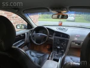 Brown Volvo XC70 2004 in Valmiera, with an engine capacity of 2.40 L and mileage of 543 thousand km for 2500 €, photo 4 on AUTOMOTO.COM.LV
