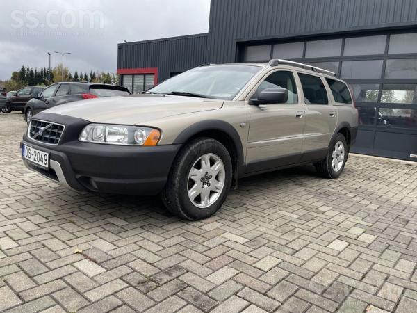 Brūns Volvo XC70 2004 Ogre, ar dzinēja tilpumu 2.40 L un nobraukumu 281 tūkst. km par 3970 €, foto 1 vietnē AUTOMOTO.COM.LV