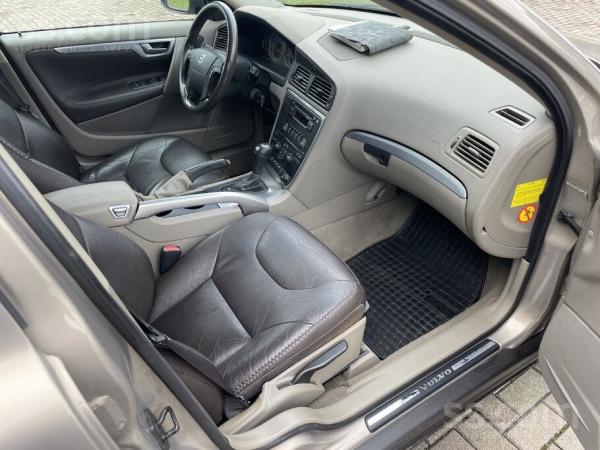 Brūns Volvo XC70 2004 Ogre, ar dzinēja tilpumu 2.40 L un nobraukumu 281 tūkst. km par 3970 €, foto 8 vietnē AUTOMOTO.COM.LV