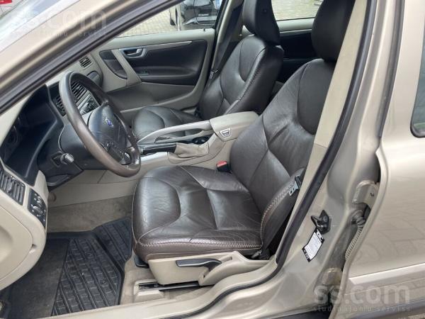 Brūns Volvo XC70 2004 Ogre, ar dzinēja tilpumu 2.40 L un nobraukumu 281 tūkst. km par 3970 €, foto 11 vietnē AUTOMOTO.COM.LV