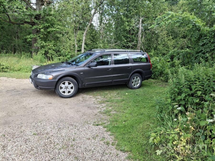 Brūns Volvo XC70 2005 Rīga, ar dzinēja tilpumu 2.40 L un nobraukumu 421 tūkst. km par 3450 €, foto 2 vietnē AUTOMOTO.COM.LV
