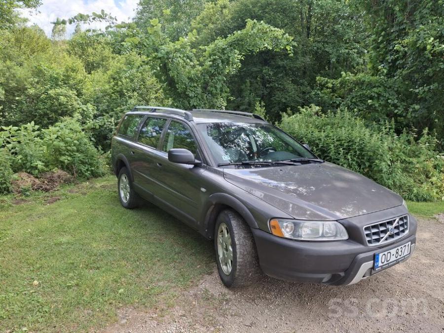 Brūns Volvo XC70 2005 Rīga, ar dzinēja tilpumu 2.40 L un nobraukumu 421 tūkst. km par 3450 €, foto 4 vietnē AUTOMOTO.COM.LV