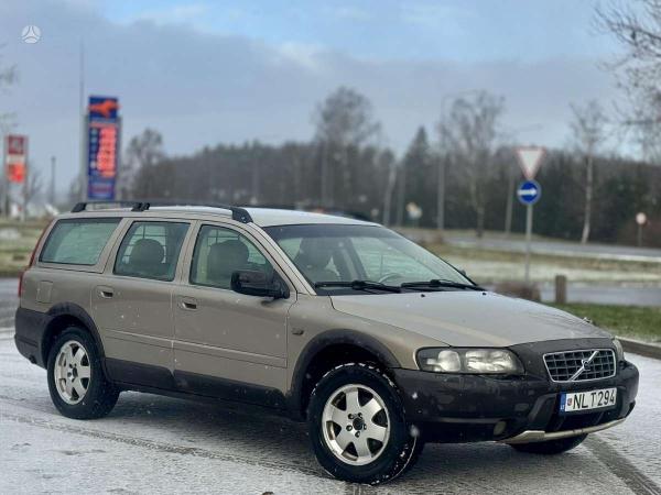 Brūns Volvo XC70 2005 Radviliškis, ar dzinēja tilpumu 2.40 L un nobraukumu 380 tūkst. km par 2100 €, foto 3 vietnē AUTOMOTO.COM.LV