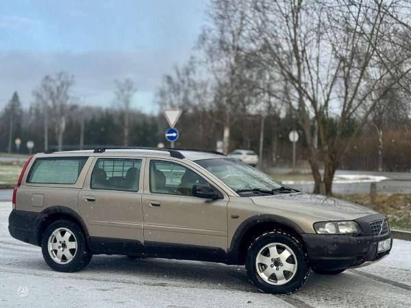 Brūns Volvo XC70 2005 Radviliškis, ar dzinēja tilpumu 2.40 L un nobraukumu 380 tūkst. km par 2100 €, foto 5 vietnē AUTOMOTO.COM.LV