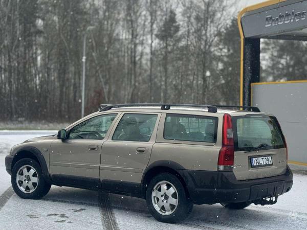 Brūns Volvo XC70 2005 Radviliškis, ar dzinēja tilpumu 2.40 L un nobraukumu 380 tūkst. km par 2100 €, foto 8 vietnē AUTOMOTO.COM.LV
