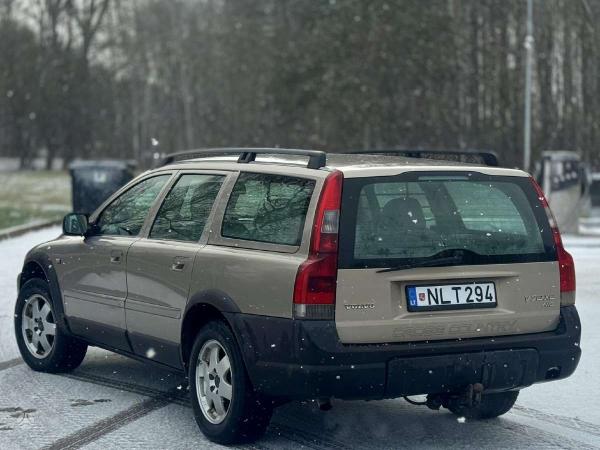 Brūns Volvo XC70 2005 Radviliškis, ar dzinēja tilpumu 2.40 L un nobraukumu 380 tūkst. km par 2100 €, foto 10 vietnē AUTOMOTO.COM.LV