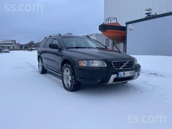 Brown Volvo XC70 2005 in Riga, with an engine capacity of 2.40 L and mileage of 339 thousand km for 3800 €, photo 1 on AUTOMOTO.COM.LV