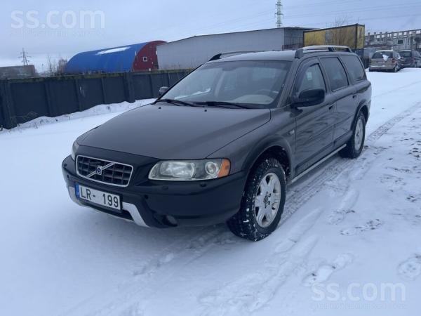 Brown Volvo XC70 2005 in Riga, with an engine capacity of 2.40 L and mileage of 339 thousand km for 3800 €, photo 2 on AUTOMOTO.COM.LV