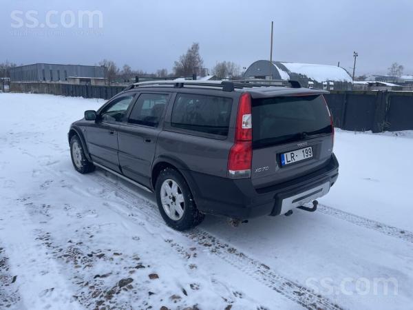 Brown Volvo XC70 2005 in Riga, with an engine capacity of 2.40 L and mileage of 339 thousand km for 3800 €, photo 4 on AUTOMOTO.COM.LV