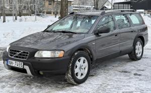 Brown Volvo XC70 2005 in Riga, with an engine capacity of 2.40 L and mileage of 293 thousand km for 2750 €, photo 2 on AUTOMOTO.COM.LV
