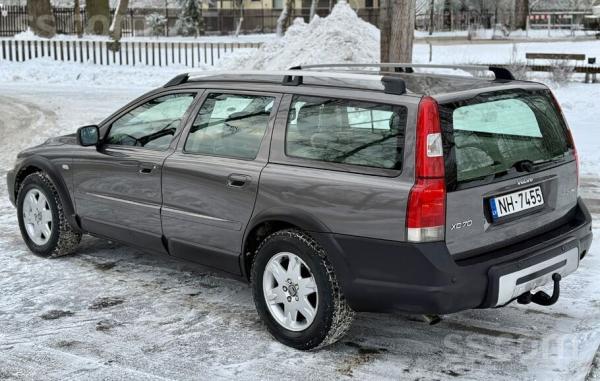 Brūns Volvo XC70 2005 Rīga, ar dzinēja tilpumu 2.40 L un nobraukumu 293 tūkst. km par 2750 €, foto 5 vietnē AUTOMOTO.COM.LV