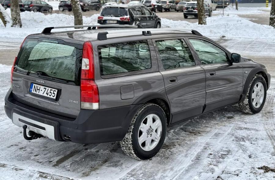 Brown Volvo XC70 2005 in Riga, with an engine capacity of 2.40 L and mileage of 293 thousand km for 2750 €, photo 6 on AUTOMOTO.COM.LV