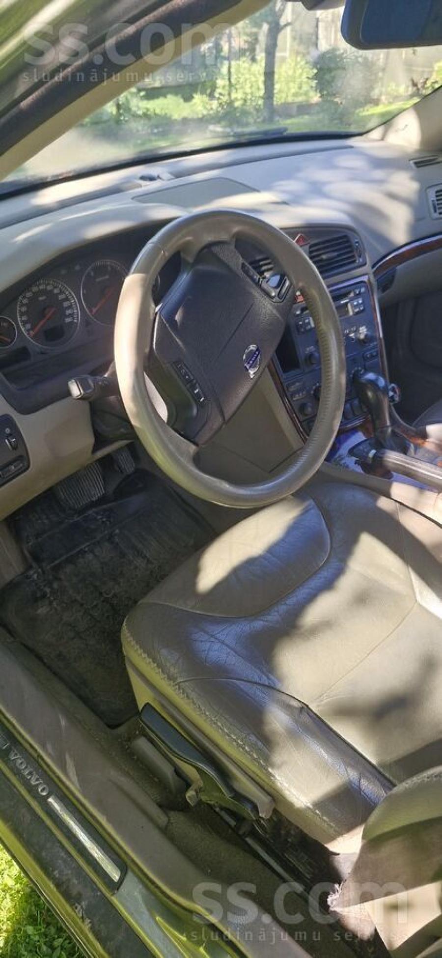 Brown Volvo XC70 2005 in Riga, with an engine capacity of 2.40 L and mileage of 313 thousand km for 2800 €, photo 3 on AUTOMOTO.COM.LV