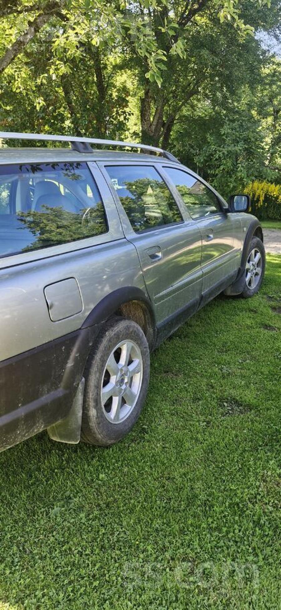 Brown Volvo XC70 2005 in Riga, with an engine capacity of 2.40 L and mileage of 313 thousand km for 2800 €, photo 6 on AUTOMOTO.COM.LV