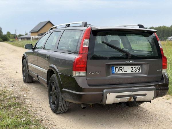 Brown Volvo XC70 2005 in Vilnius, with an engine capacity of 2.52 L and mileage of 216 thousand km for 1250 €, photo 4 on AUTOMOTO.COM.LV