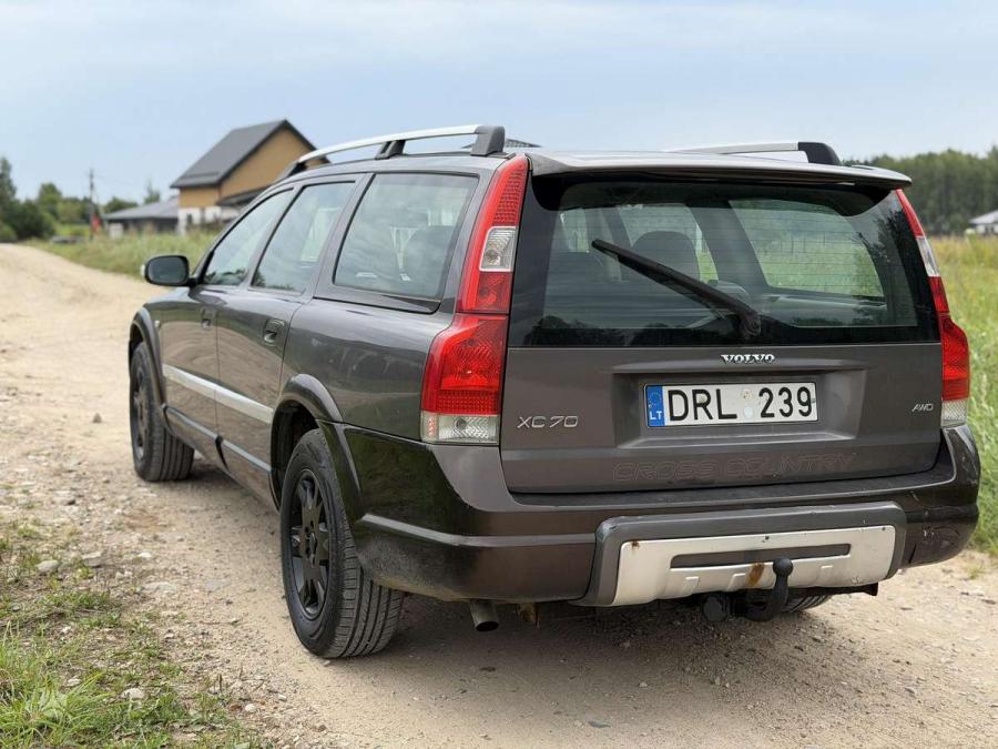 Brūns Volvo XC70 2005 Viļņa, ar dzinēja tilpumu 2.52 L un nobraukumu 216 tūkst. km par 1250 €, foto 5 vietnē AUTOMOTO.COM.LV
